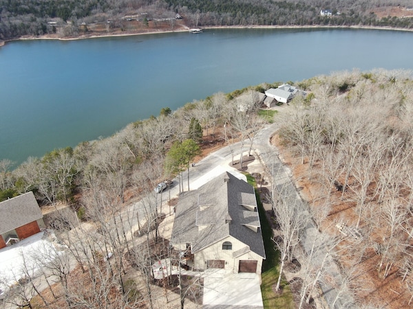 Luxury Lake Loft, 2 Bedrooms For Up To 9 Near All The Branson Entertainment. - Omaha, AR