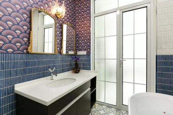 Cozy French-style 1-bedroom Apartment Walk To Xintiandi, Huaihai Road - Shanghai