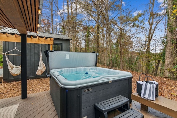 The Apex - Hot Tub, Gym, Wine, Waterfalls & More! - Dahlonega