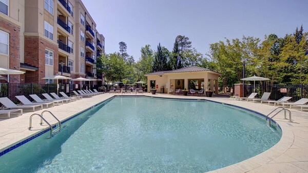 Barsala L Trendy 1bd Escape: Full Kitchen & Scenic Views - Raleigh, NC