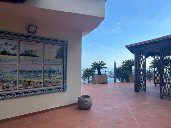Charming 2-bedroom Apartment With Stunning View - Positano