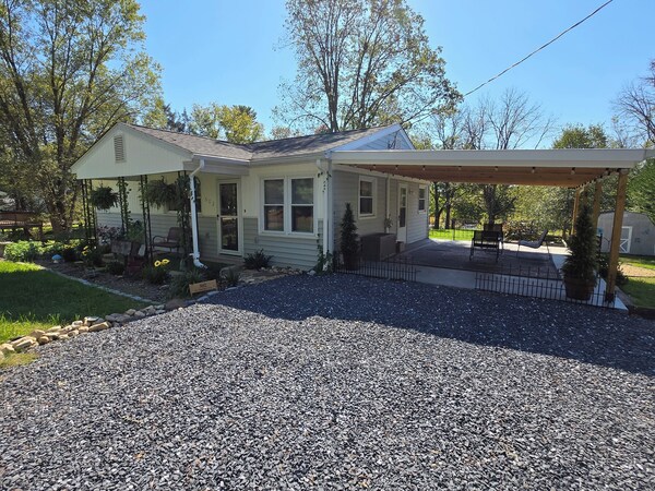 Charming Riversidecottage- Firepit, Yard, Pet Friendly - 維珍尼亞