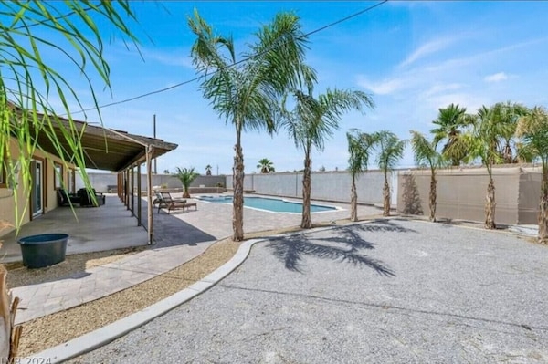 New! Party House W/pool & Bbq,near Airport & Strip - Las Vegas, NV