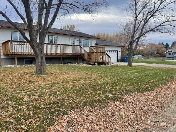 Lovely 4-bedroom House In Lockwood With Large Yard And Covered Patio! - Billings, MT