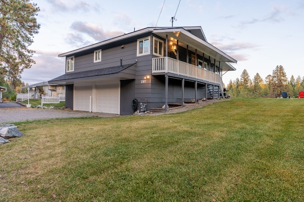Updated 2-bedroom Bungalow Overlooking The River With Fire Pit In Post Falls - Post Falls, ID