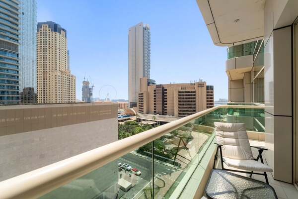 Bright & Modern 1 Bd  With Dubai Eye View - Dubai