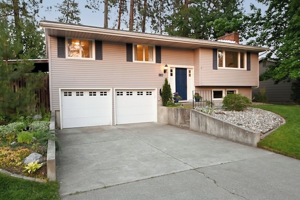 Spacious 4-bedroom In Spokane With Outdoor Entertainment + 2 Outdoor Playsets - Spokane, WA