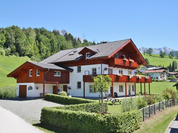 High-quality Penthouse Furnished In Style - Saalfelden