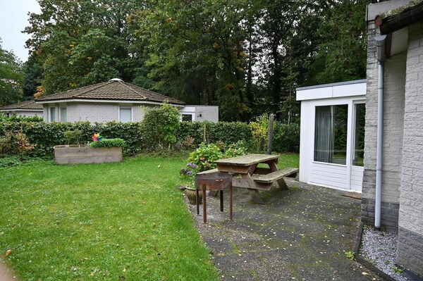 Come And Enjoy The Beautiful Detached Bungalows, Fully Equipped With A Spacious Kitchen And Cozy Fireplace - Harderwijk