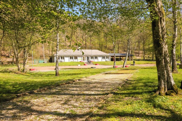 Gîte 9 Personnes, Dans Les Ardennes Au Milieu De La Forêt - Ardennes