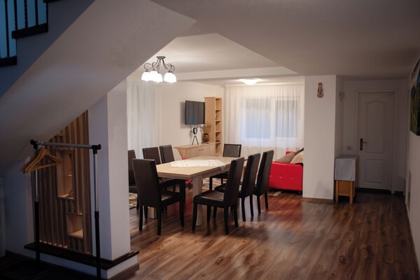 Beautiful House Located In A Very Quiet Area - Bran