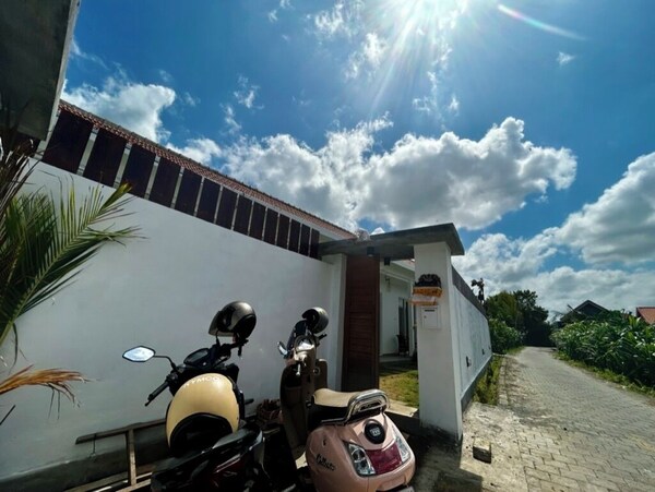 4-bedroom Villa With Wifi, Ac In Delightful Bali - Canggu