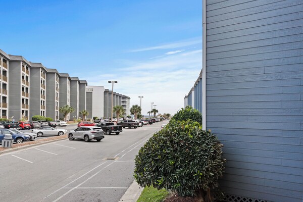 B149 At The Myrtle Beach Resort: Sun, Surf, And Ocean Views Await - Surfside Beach, SC