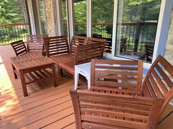 Peaceful Family And Pet-friendly 3-bedroom Cottage, 30-minutes From Tremblant - Quebec