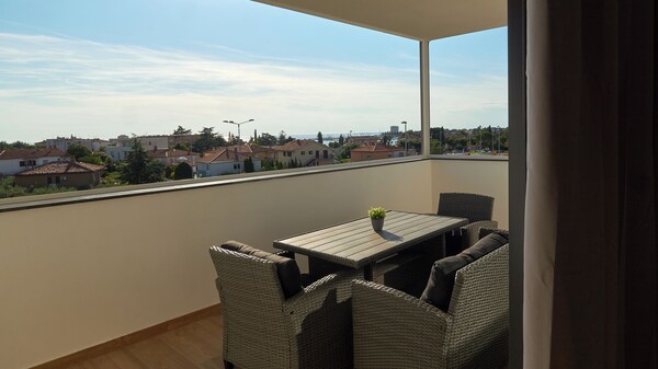 Apartment Emvita - Charming 2-bedroom Apartment With Sea View - Salvore