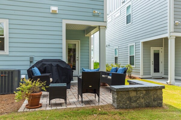 Charming 3-bedroom/ 2.5 Bath Townhome, Sleeps 6! Beau Coast Community - New 2022 - Beaufort, NC