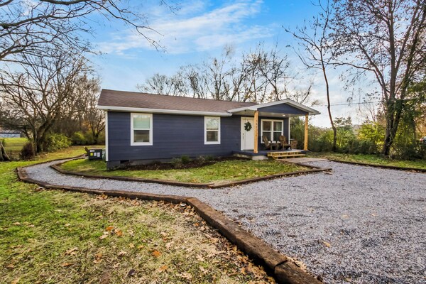 Historic Station House  Rustic Charm With Modern Comfort - Franklin, TN