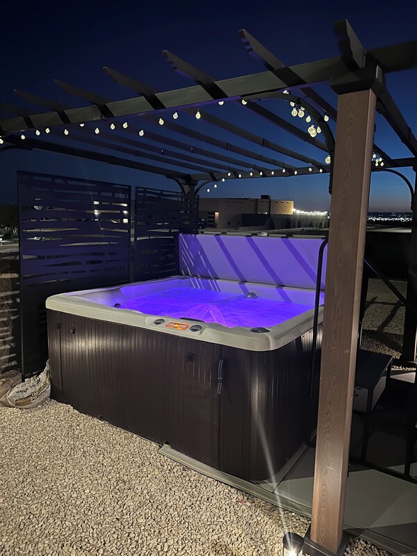 Hot Tub + Arcade Games, Family Friendly Brand New Home - Las Cruces, NM