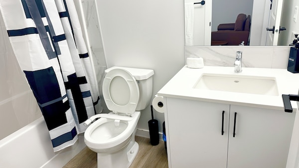 New Luxury 2-bedroom Suite - Alberta
