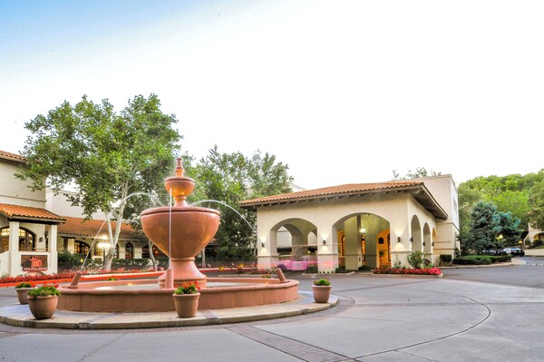 Desert Adventure Awaits! Pool, Spa, Restaurant, Free Parking! - Sedona, AZ