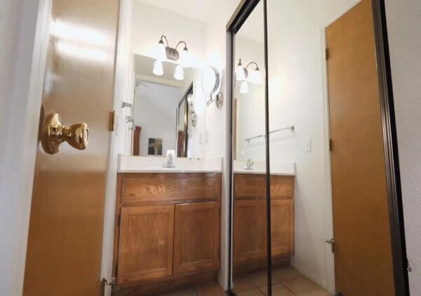 Cozy Stay In Sedona: Room W/ Outdoor Pool Access | Free Parking - Sedona, AZ