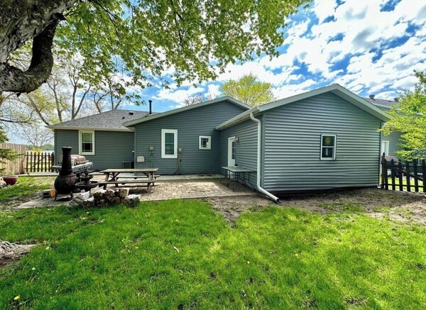 Lake Front 2-bedroom House With Wifi And Ac In Welcoming Worthington - Worthington, MN