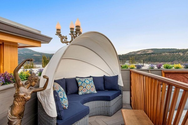 Two-bedroom Penthouse With Rooftop Bbq, Dining & Hot Tub. - Hood River, OR