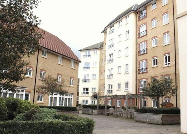 Parking, Wi-fi, Weekly Housekeeping - University of Derby
