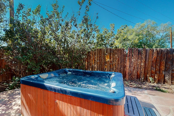 Classic Adobe With Hot Tub, Covered Patio & Pond Near Town - Taos, NM