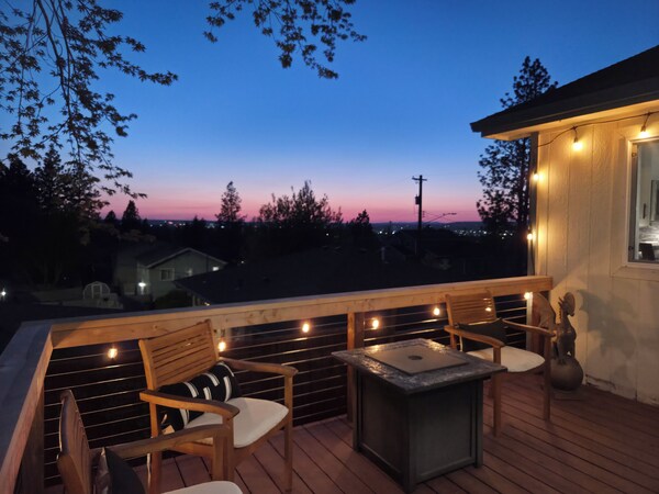 Guests Rave: Super Clean - Panoramic Views - Game Room - Fenced Yard - State of Washington