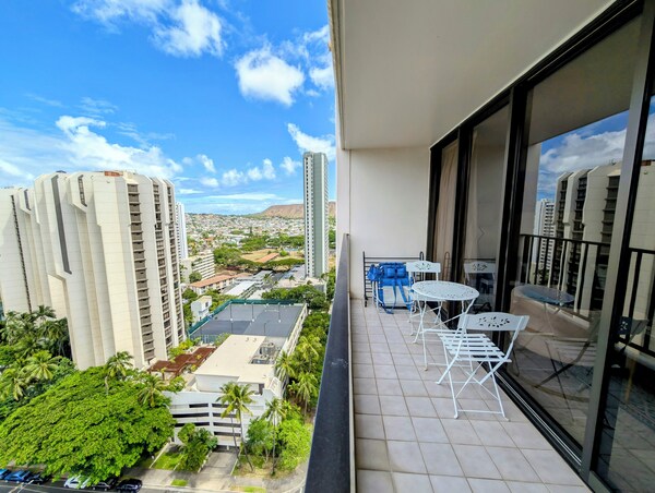 22nd Fl, Free Parking, Ac, Wifi, Beautiful Mountain View - Honolulu, HI