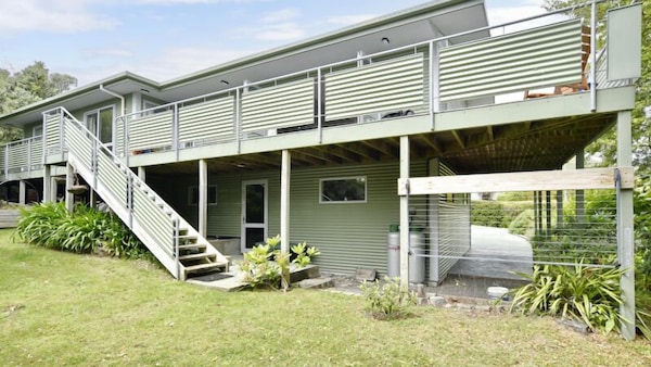Peaceful Akaroa Retreat - Pet Friendly - Akaroa