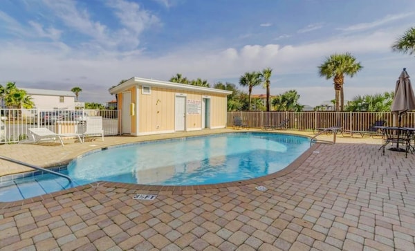 Oceanview Top Floor, Balcony, Close To Pier Park - Panama City Beach, FL