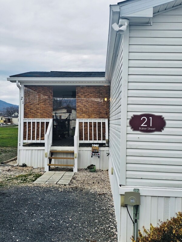 Cozy 3 Bedroom Modern Mobile Home In Charming Moorefield With Wifi - West Virginia