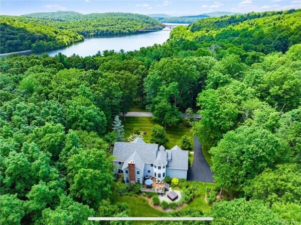 Designer Home In Lower Hudson Valley - Bedford, NY