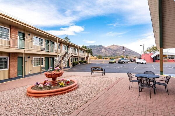Relaxing Room Ideal For Budget-friendly Stay | Free Parking & Breakfast - Flagstaff, AZ