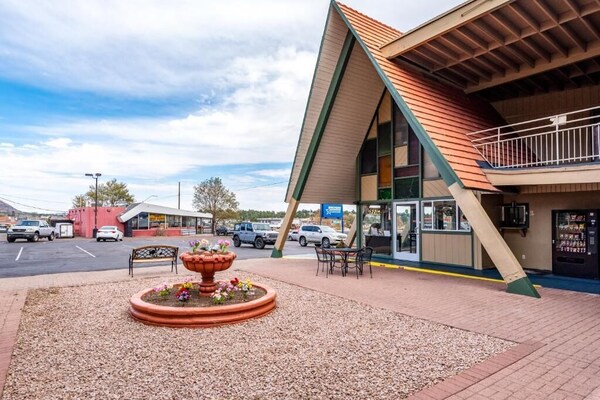 Flagstaff Retreat | Three Relaxing Rooms Perfect For Family Stay | Free Parking - Northern Arizona University, Flagstaff