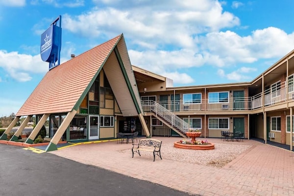 Four Rooms | Complimentary Continental Breakfast | Near Historic Downtown - Flagstaff, AZ