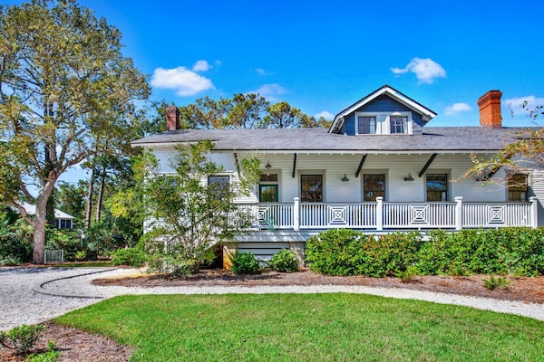Awarded For Historic Preservation 5 Bedrooms 4 Baths Handicap Accessible Beach House - Tybee Island, GA