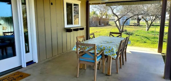 National Parks, Pool, Beloved Home Among The Orchards In Delightful Exeter - Visalia, CA