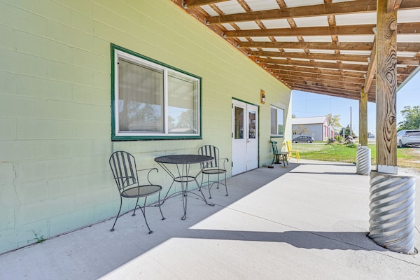 Charming Iowa Home: 1 Mi To Golf - Iowa
