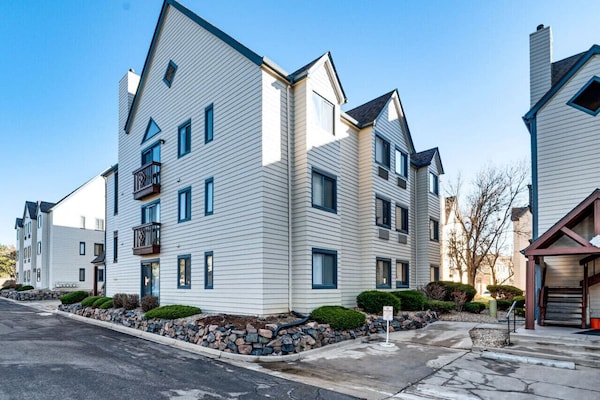 Tranquil Apartment Near Dtc - Centennial, CO