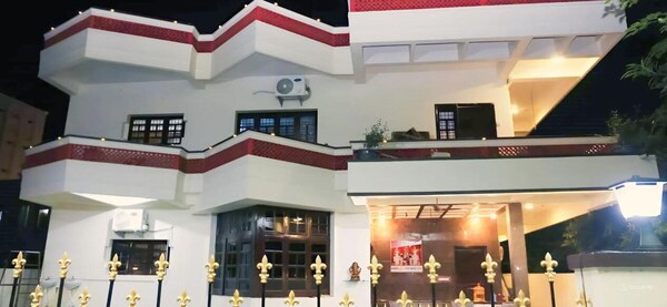 Signln Homestay 8886660628_luxury 1bhk Villa Home - Tirupati
