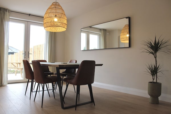 Bunratty Town House No 4 - Sleeps 8 Guests In 4 Bedrooms - Shannon