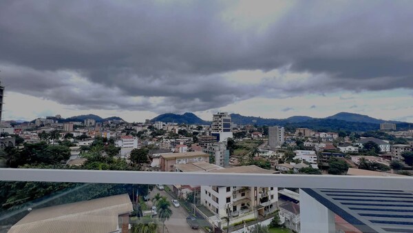 Premium Apart With Rooftop Bar And Great View - Yaounde