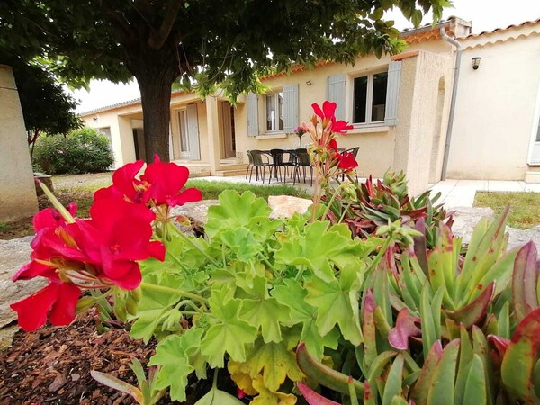 Josephine's House With Swimming Pool - Donzère