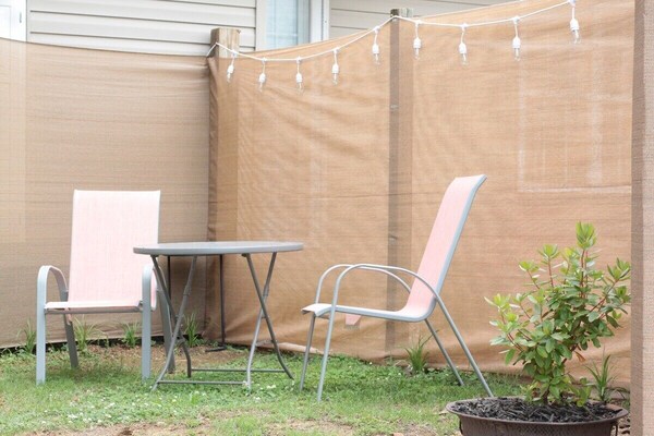 Broadway Escape: 3br, Sleeps 10, Free Parking & Views - Nashville, IN