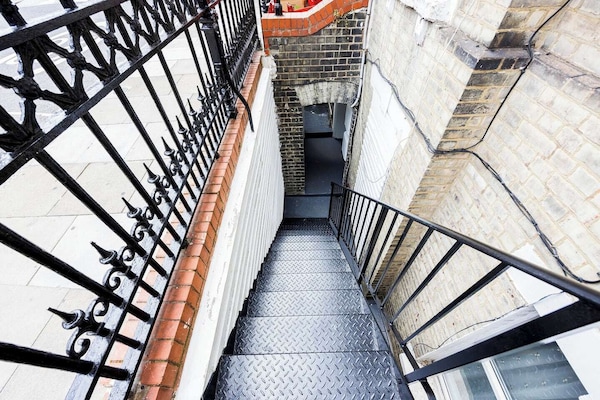 This Apartment Is A 1 Bedroom(s), 1 Bathrooms, Located In Greater London, England. - 京斯敦