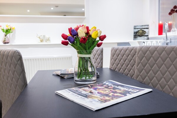 This Apartment Is A 2 Bedroom(s), 1 Bathrooms, Located In Greater London, England. - Kingston upon Thames