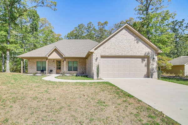 < 1 Mi To Lake Catherine: Home In Gated Community! - Malvern, AR
